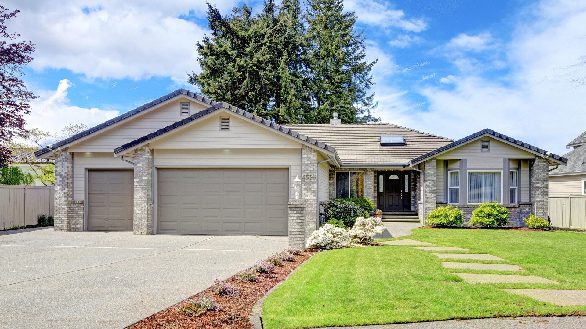 "Tappable" Home Equity Hits $4.7 Trillion; Homeowners Flock To Cash Out ...